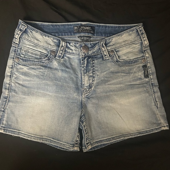 Silver Jeans | Shorts | Silver Jeans Shorts Womans 28 Tuesday Mid Rise ...